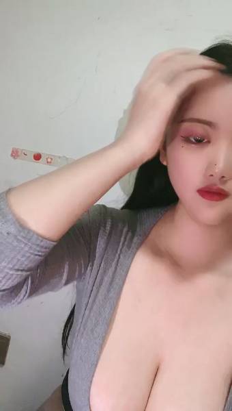 巨乳妹子网红脸吊钟奶子轻松可以吃到自己[1V 669M 百度盘] – 老司机